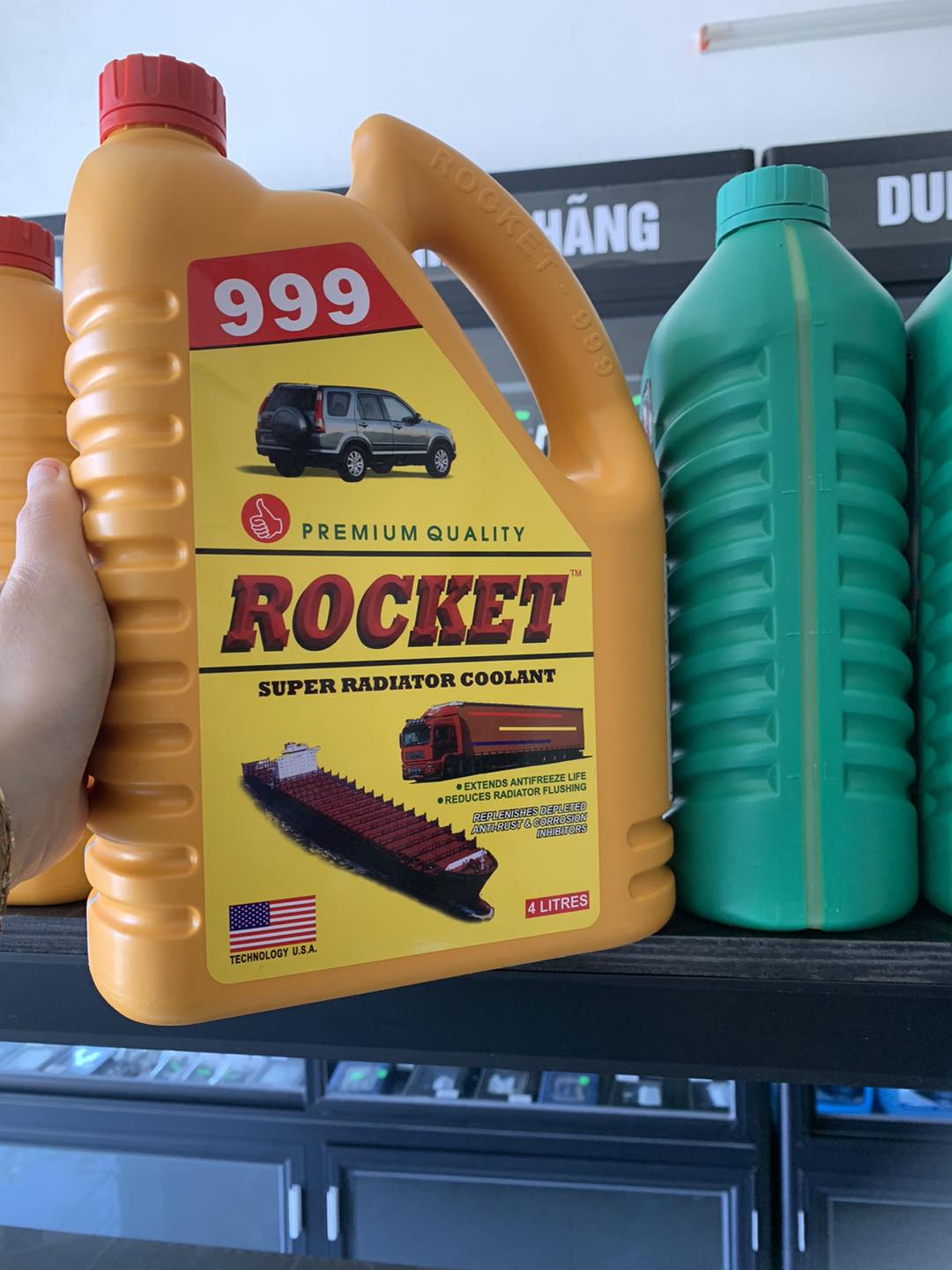 Nước đỏ làm mát động cơ Rocket 999 - Xe Nâng Nhập Nhật